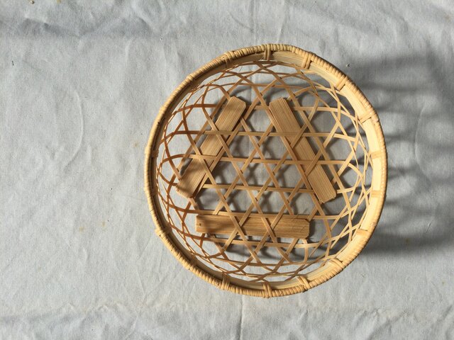 ちょっと小さなかご・六つ目編みかご(表皮みがき) | iichi ハンドメイド・クラフト作品・手仕事品の通販
