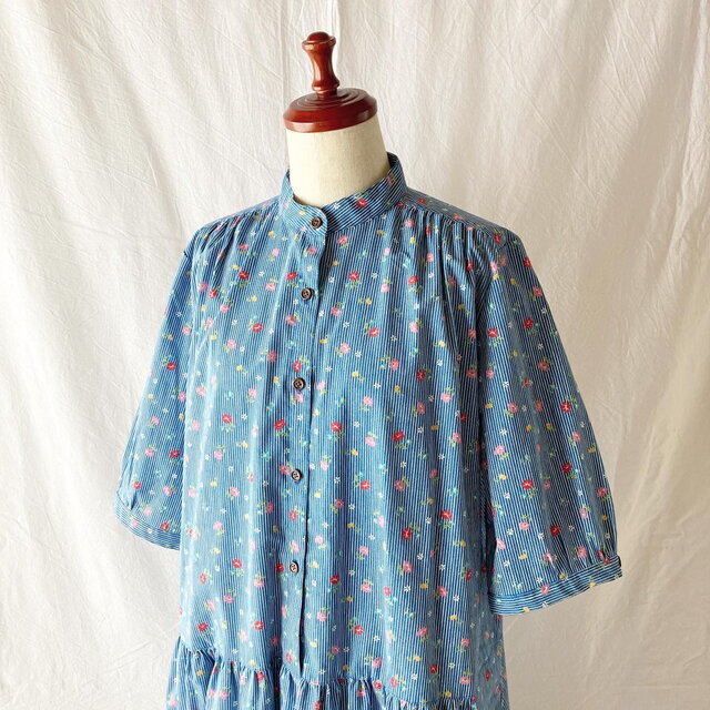 レディのためのチェリーワンピース（5分袖）：115cm丈（花ストライプ：ブルー） | iichi ハンドメイド・クラフト作品・手仕事品の通販