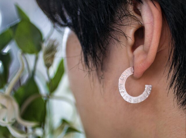 《送料無料》刻印入りフープピアス／silver 925 | iichi ハンドメイド・クラフト作品・手仕事品の通販
