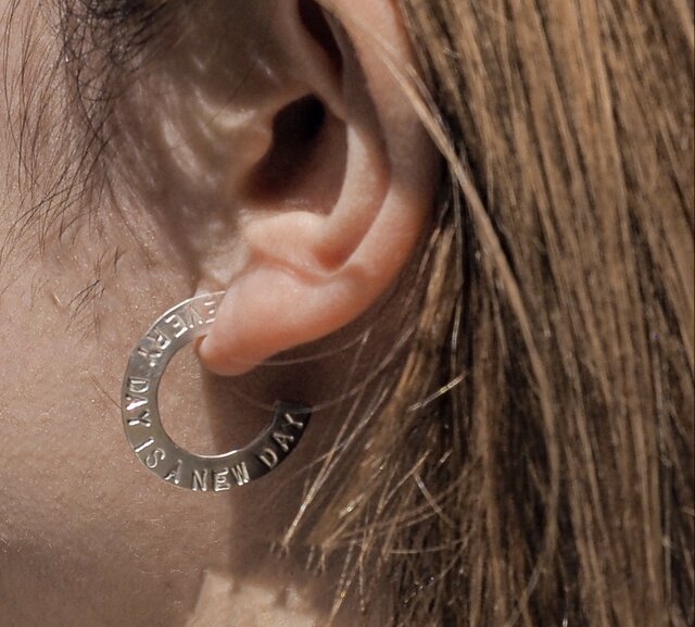 《送料無料》刻印入りフープピアス／silver 925 | iichi ハンドメイド・クラフト作品・手仕事品の通販