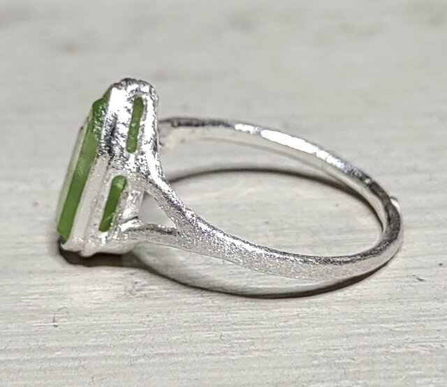 鉱物の表情＊Peridot 925 ring | iichi ハンドメイド・クラフト作品・手仕事品の通販