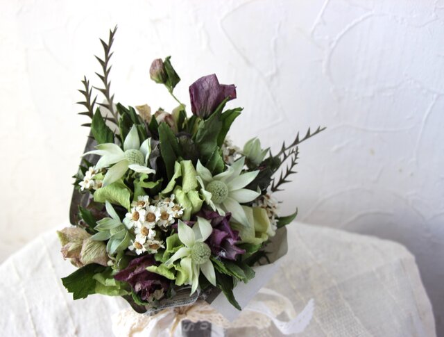 クリスマスローズのミニブーケ’23 | iichi ハンドメイド・アンティーク・食品・ギフト・手作り