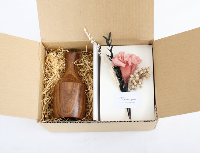 ＜母の日 2023＞Flower&Vase 木の花瓶とプリザーブドフラワーのセット4 | iichi ハンドメイド・クラフト作品・手仕事品の通販