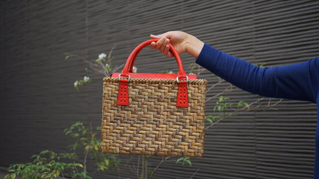 胡桃レザートートバッグ 網代10mm コラボ作品 | iichi 日々の暮らしを心地よくするハンドメイドやアンティークのマーケットプレイス