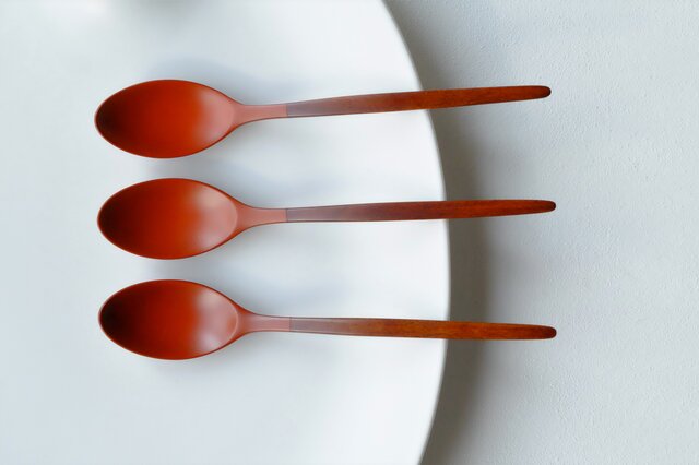 山桜の木の朱漆スモールスプーン プロトタイプ0423 | iichi 日々の暮らしを心地よくするハンドメイドやアンティークのマーケットプレイス