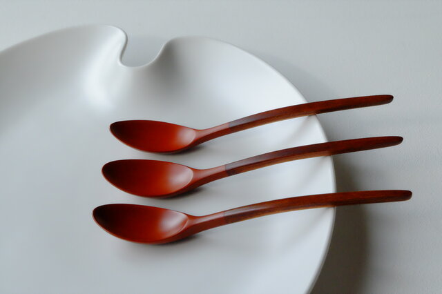 山桜の木の朱漆スモールスプーン プロトタイプ0423 | iichi 日々の暮らしを心地よくするハンドメイドやアンティークのマーケットプレイス