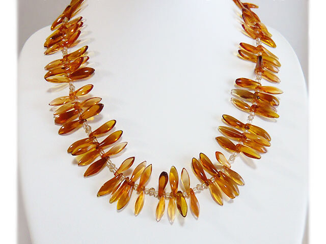 一点もの★ネックレス ダガービーズ(アンバーブラウン) | iichi 日々の暮らしを心地よくするハンドメイドやアンティークのマーケットプレイス