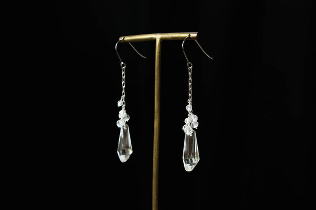 No. 835 水晶とトパーズとホワイトラブラドライトのピアス（silver） | iichi ハンドメイド・クラフト作品・手仕事品の通販