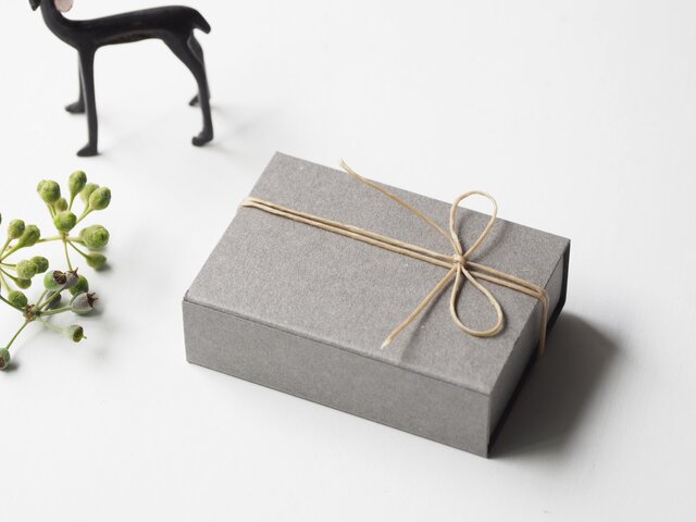 【ギフトラッピング¥300】 | iichi 日々の暮らしを心地よくするハンドメイドやアンティークのマーケットプレイス