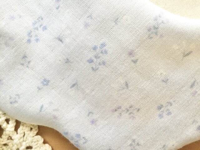 natural flower light blue♪オーガニック♪ふわふわやわらかスタイ♪ | iichi 日々の暮らしを心地よくするハンドメイドやアンティークのマーケットプレイス