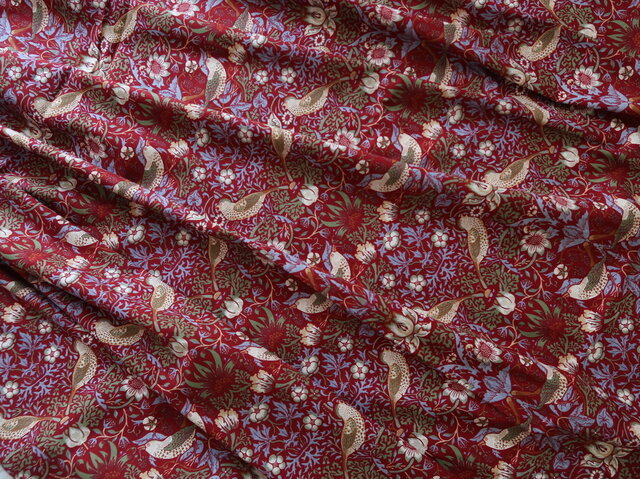 セミオーダー＊3size展開♪William Morris いちご泥棒♡フレンチスリーブワンピース♡レッド | iichi ハンドメイド・クラフト作品・手仕事品の通販