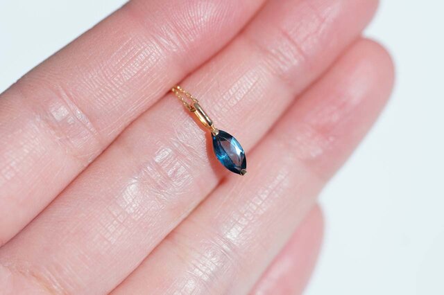 【送料無料】K18 ロンドンブルートパーズ スライドチェーンネックレス 45cm | iichi ハンドメイド・クラフト作品・手仕事品の通販