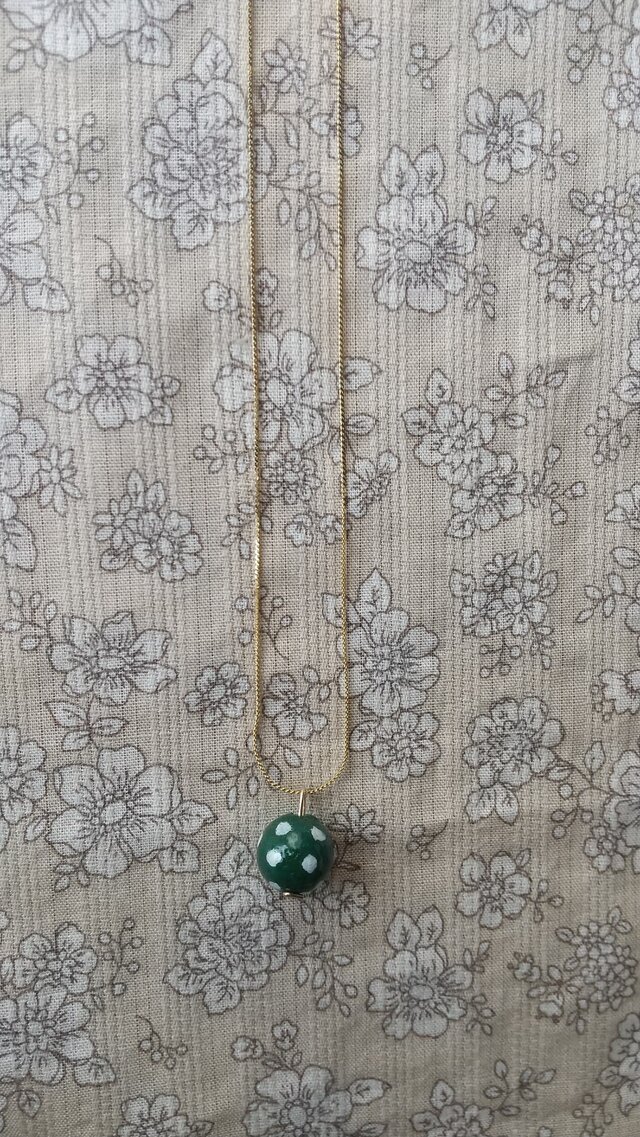 ありそでなかったドットネックレス（グリーン×ホワイト） | iichi ハンドメイド・クラフト作品・手仕事品の通販