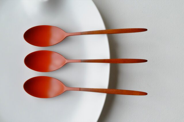 山桜の木の朱漆カレースプーン プロトタイプ0424 | iichi 日々の暮らしを心地よくするハンドメイドやアンティークのマーケットプレイス