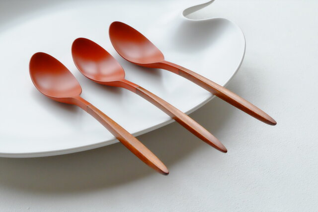 山桜の木の朱漆カレースプーン プロトタイプ0424 | iichi 日々の暮らしを心地よくするハンドメイドやアンティークのマーケットプレイス