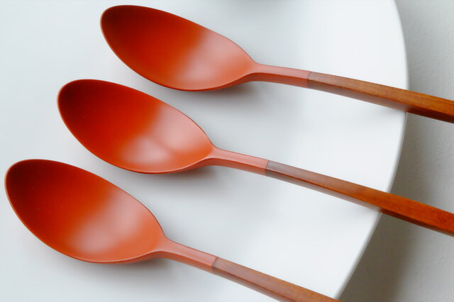 山桜の木の朱漆カレースプーン プロトタイプ0424 | iichi 日々の暮らしを心地よくするハンドメイドやアンティークのマーケットプレイス