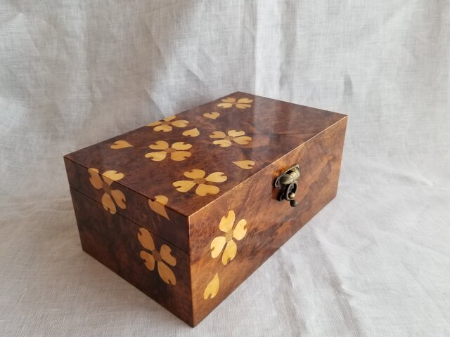 ジュエリーボックス ハナミズキ | iichi 日々の暮らしを心地よくするハンドメイドやアンティークのマーケットプレイス