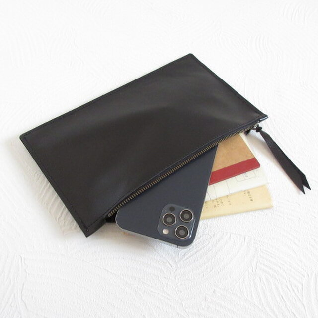 「紫陽花様フォロー割り品」A6対応・フラットマルチケース《カーフスキン》ブラック・0317 | iichi 日々の暮らしを心地よくするハンドメイドやアンティークのマーケットプレイス