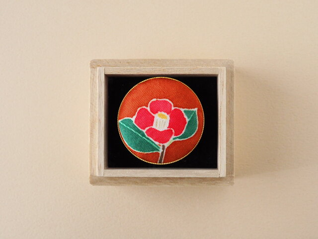 染めの花009_椿/ブローチ・ペンダントトップ2way | iichi 日々の暮らしを心地よくするハンドメイドやアンティークのマーケットプレイス