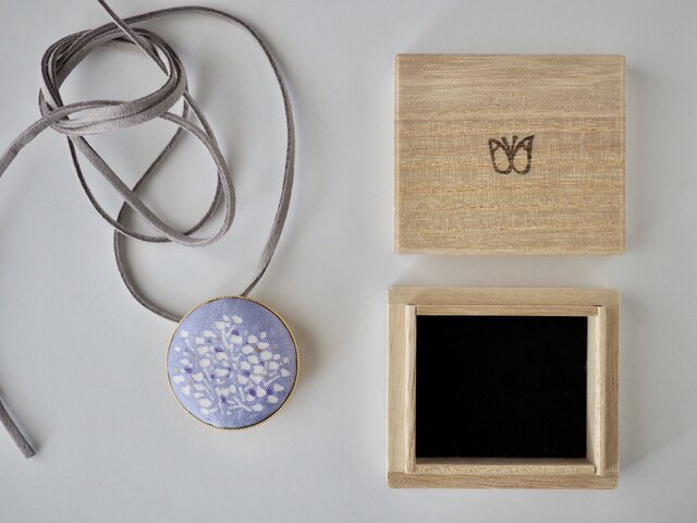 染めの花図鑑007_かすみ草/ブローチ・ペンダントトップ2way | iichi ハンドメイド・クラフト作品・手仕事品の通販