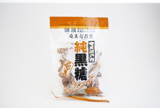 奄美瀬戸内純黒糖(ブロック) 300g | iichi 日々の暮らしを心地よくするハンドメイドやアンティークのマーケットプレイス