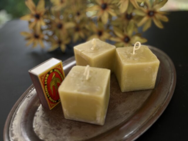 月桃の蜜蝋キャンドル beeswax candle | iichi 日々の暮らしを心地よくするハンドメイドやアンティークのマーケットプレイス