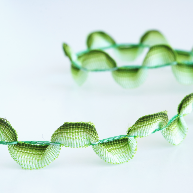 (1m) グラデーションリボン スカラップ グリーン | iichi ハンドメイド・クラフト作品・手仕事品の通販