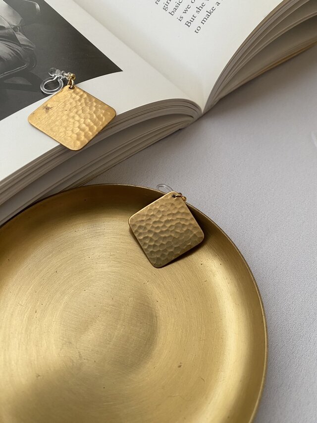 樹脂(ポリカーボネート)痛みなくホールドのイヤリング ノンホールクリップピアス（イヤリング）Brass | iichi ハンドメイド・クラフト作品・手仕事品の通販