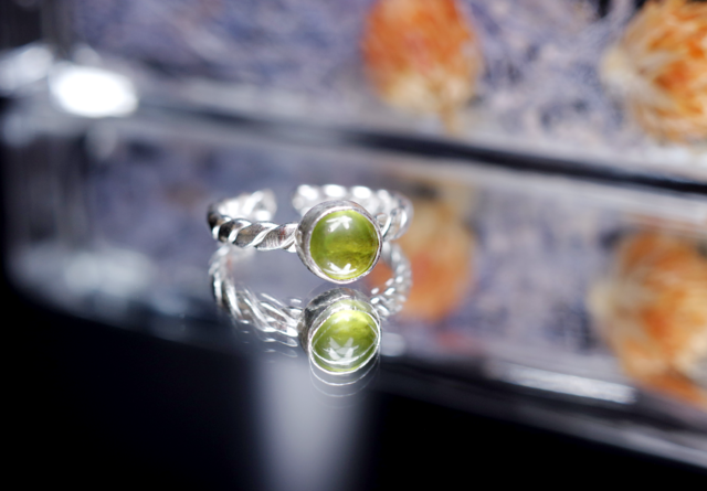 New ☆ 新作 ☆『ペリドット』の世界でひとつの天然石リングsilver925 | iichi ハンドメイド・クラフト作品・手仕事品の通販