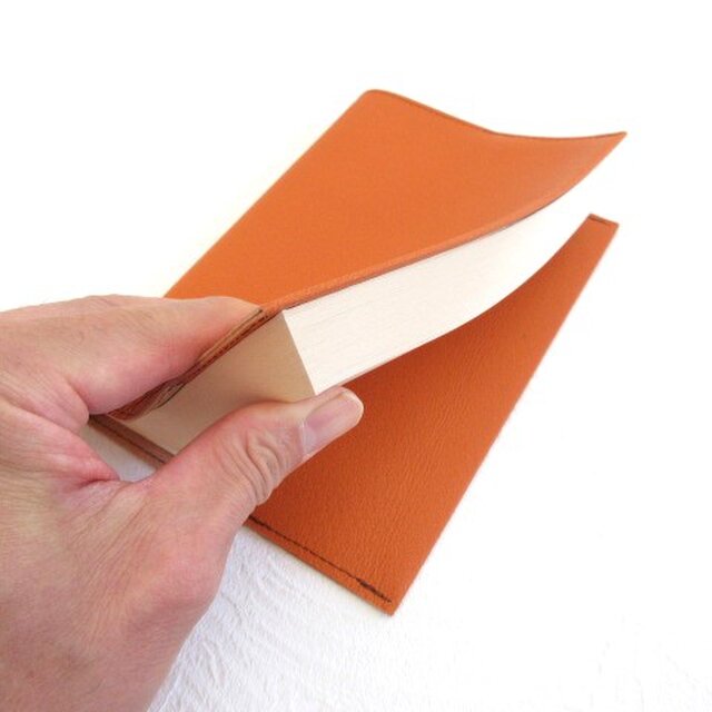 ハヤカワ文庫トールサイズ対応《ピッグスキン》オレンジ・一枚革のブックカバー・0367 | iichi ハンドメイド・クラフト作品・手仕事品の通販