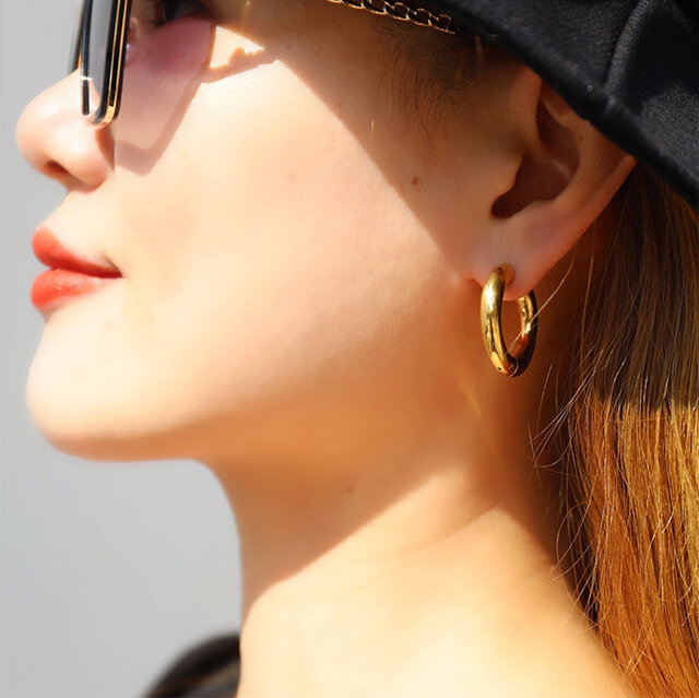 フープピアス 18k 中折れ サージカルステンレス316L ゴールド レディース アレルギー対応 シンプル プレゼント オフィス | iichi ハンドメイド・クラフト作品・手仕事品の通販