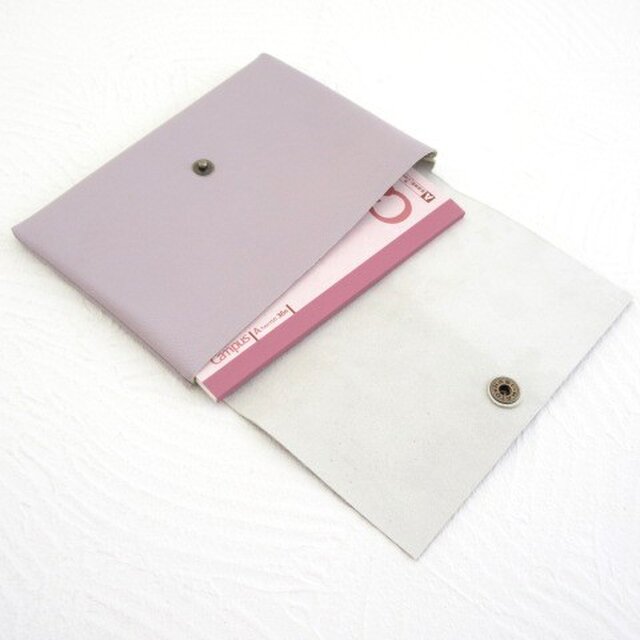 【アウトレットライン】B7対応パスポートケース《ゴートスキン》ライトパープル・カードポケット付き・0158 | iichi 日々の暮らしを心地よくするハンドメイドやアンティークのマーケットプレイス