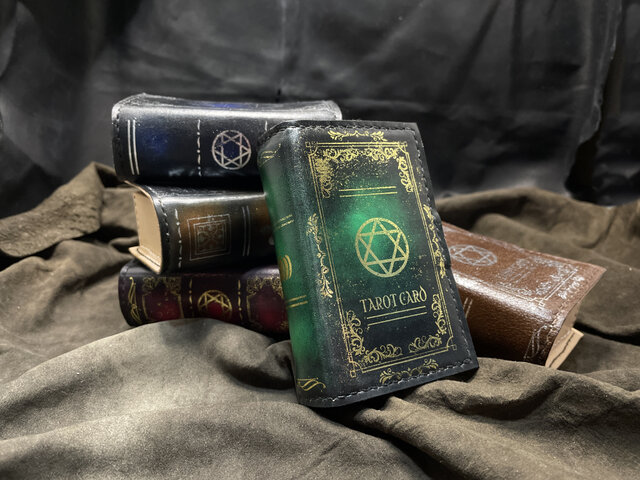 【受注制作用】タロットカードケース ”Grimoire” mini | iichi 日々の暮らしを心地よくするハンドメイドやアンティークのマーケットプレイス