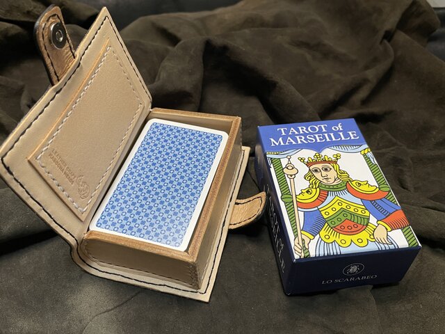 【受注制作用】タロットカードケース ”Grimoire” mini | iichi 日々の暮らしを心地よくするハンドメイドやアンティークのマーケットプレイス