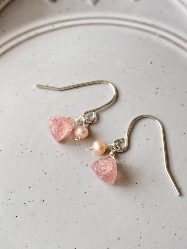 【無料ギフトボックス】ストロベリークォーツのピアス ac/524 | iichi ハンドメイド・クラフト作品・手仕事品の通販