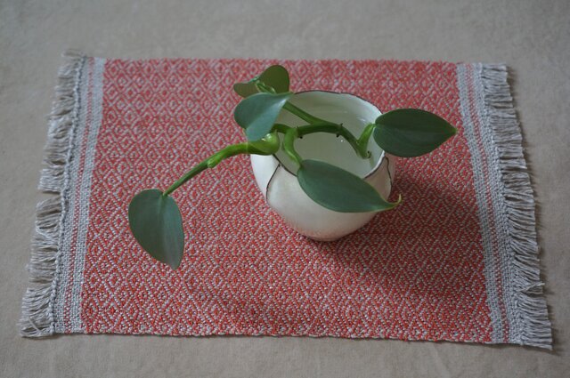 手織り 敷き物 【vm-01-rd】 | iichi 日々の暮らしを心地よくするハンドメイドやアンティークのマーケットプレイス