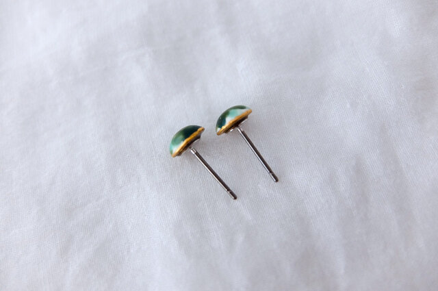 ピアス cabochon mini green | iichi ハンドメイド・クラフト作品・手仕事品の通販