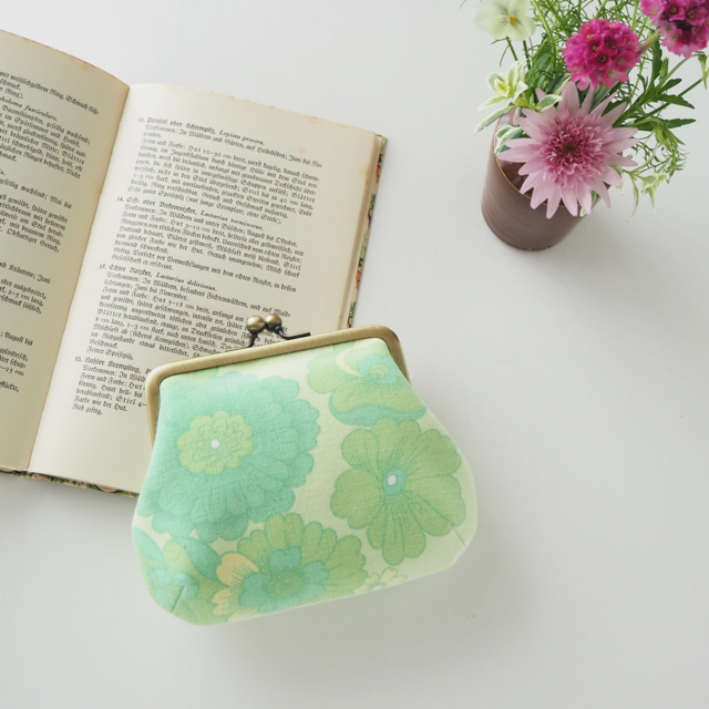 ヴィンテージ生地のがまぐちポーチ / 山吹 petit (vf-ymb) | iichi ハンドメイド・クラフト作品・手仕事品の通販