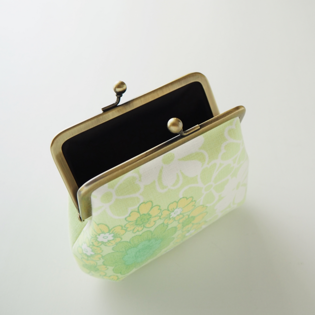 ヴィンテージ生地のがまぐちポーチ / 山吹 petit (vf-ymb) | iichi ハンドメイド・クラフト作品・手仕事品の通販