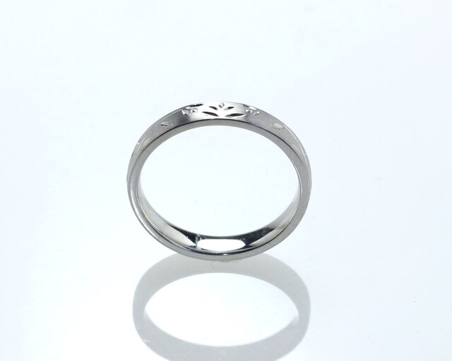 Pt900 手彫りリング(オリーブ) | iichi 日々の暮らしを心地よくするハンドメイドやアンティークのマーケットプレイス