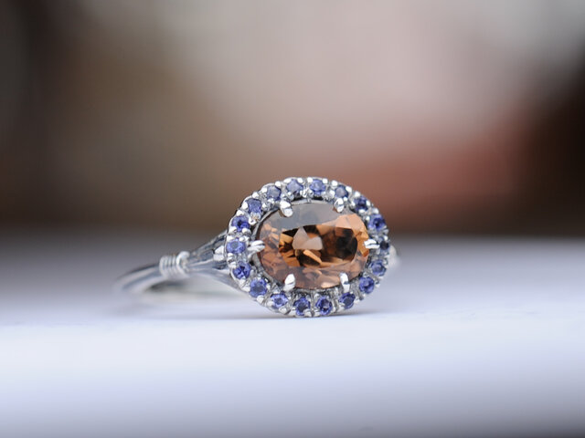 Imperial Topaz & Iolite Ring | iichi 日々の暮らしを心地よくするハンドメイドやアンティークのマーケットプレイス