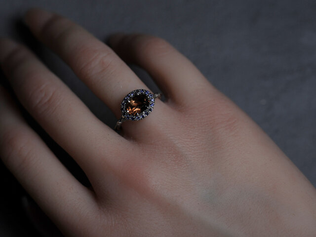 Imperial Topaz & Iolite Ring | iichi 日々の暮らしを心地よくするハンドメイドやアンティークのマーケットプレイス