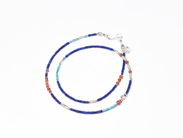 ラピスとターコイズブルー＆金赤ホワイトハーツ 、カレンシルバーの華奢なネックレス | iichi ハンドメイド・クラフト作品・手仕事品の通販