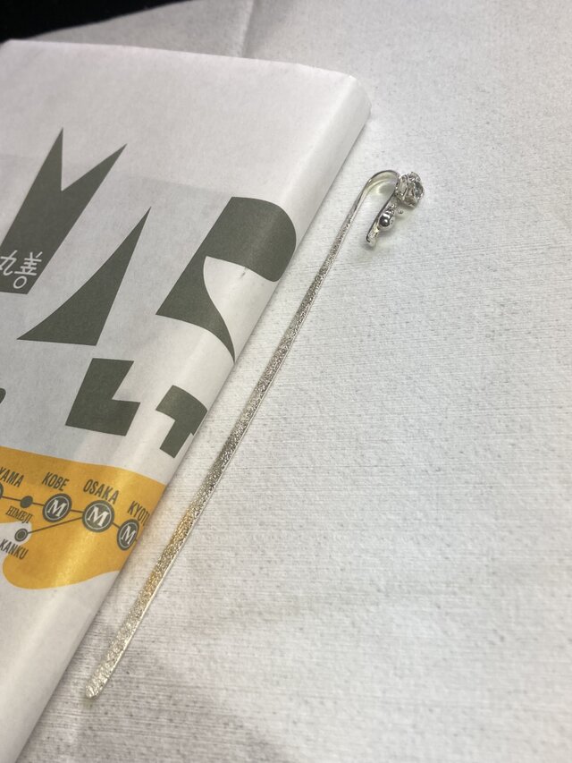 青いバラとカタツムリ シルバーブックマーク | iichi ハンドメイド・クラフト作品・手仕事品の通販