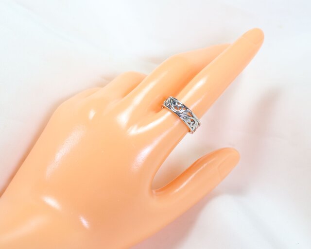 Pt900 アラベスクリング | iichi 日々の暮らしを心地よくするハンドメイドやアンティークのマーケットプレイス