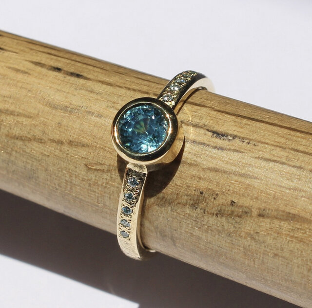 Blue zircon 5mm Ice blue diamonds / K10YG | iichi ハンドメイド・クラフト作品・手仕事品の通販