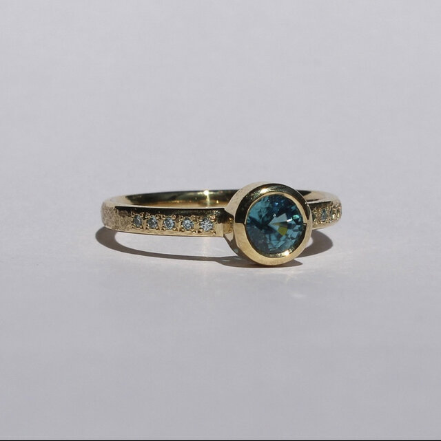 Blue zircon 5mm Ice blue diamonds / K10YG | iichi ハンドメイド・クラフト作品・手仕事品の通販