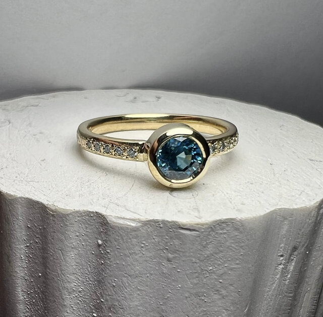 Blue zircon 5mm Ice blue diamonds / K10YG | iichi ハンドメイド・クラフト作品・手仕事品の通販