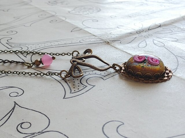 ヴィンテージ Pink薔薇／Gold･Gray-Brown クラシカルデザインネックレス | iichi ハンドメイド・クラフト作品・手仕事品の通販