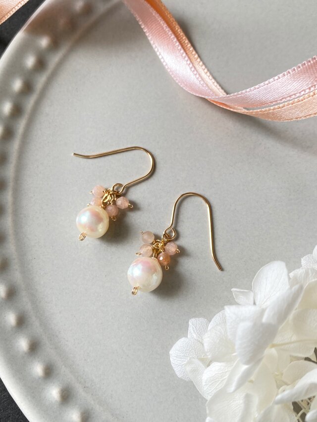 14kgf« Lunette » 6月誕生石 あこや真珠とピーチムーンストーンのピアス ac/72 | iichi ハンドメイド・クラフト作品・手仕事品の通販